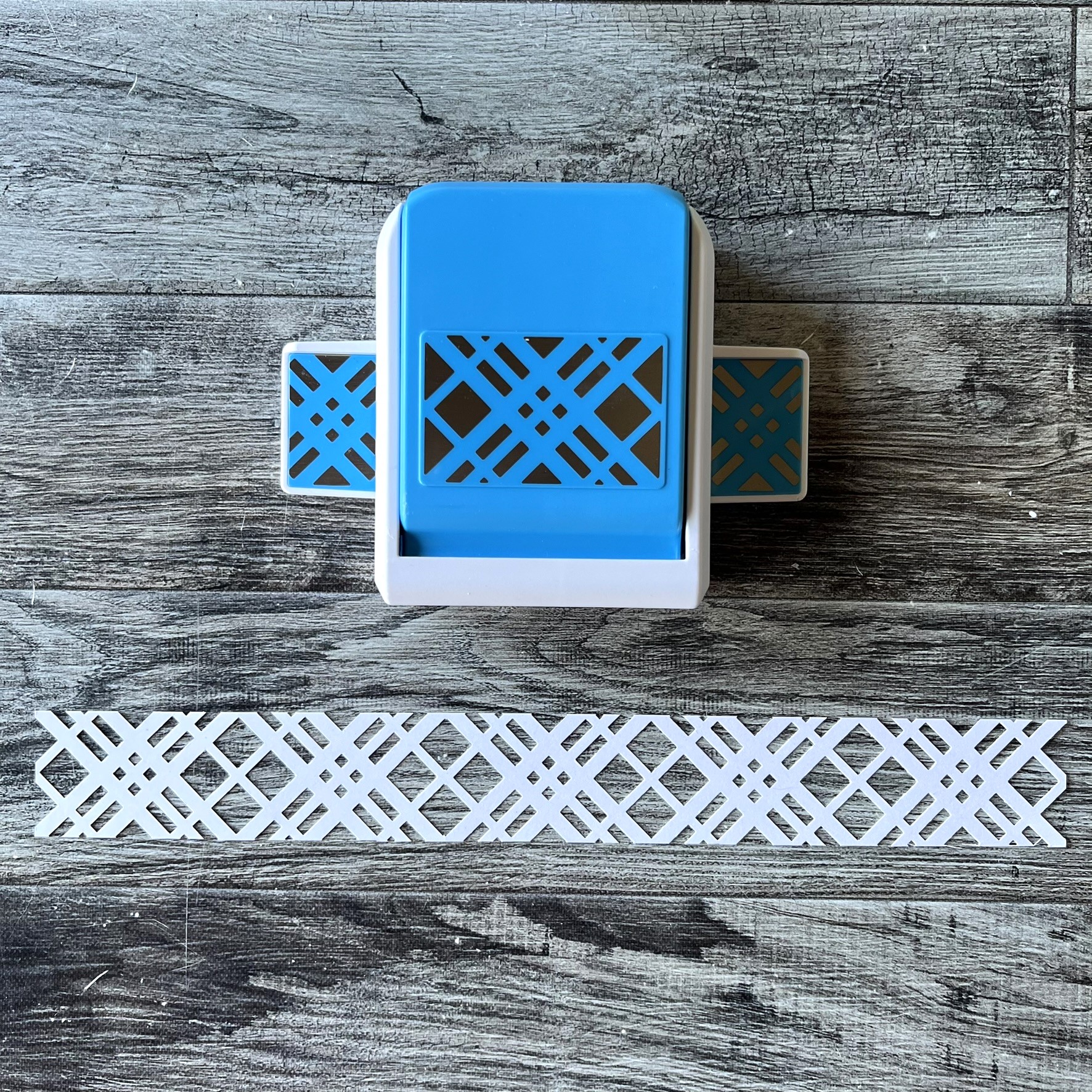 Diagonal Plaid Decorative Border Punch - USED - Tessa Scrapbooks