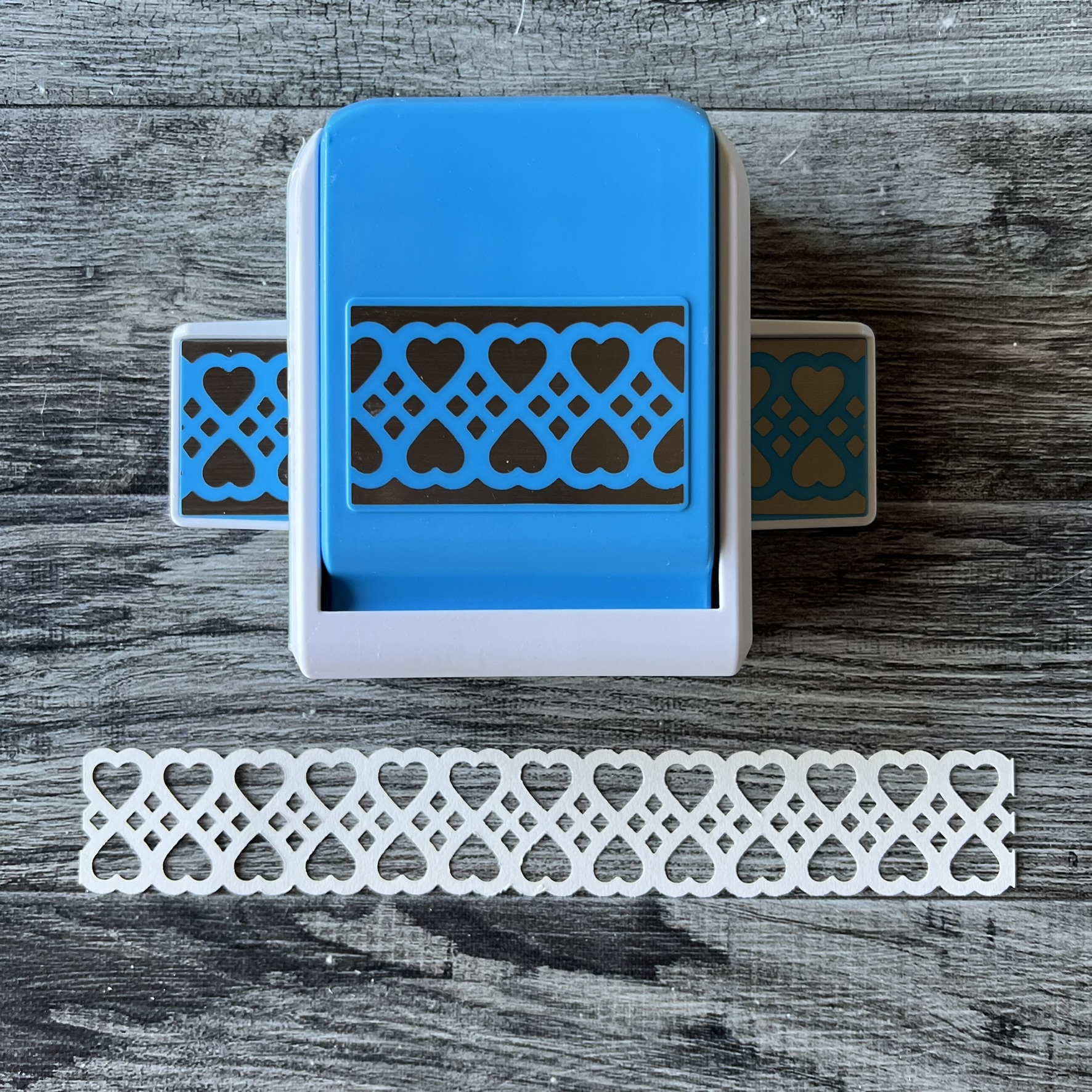 Heart Heart Heart Decorative Border Punch - Tessa Scrapbooks