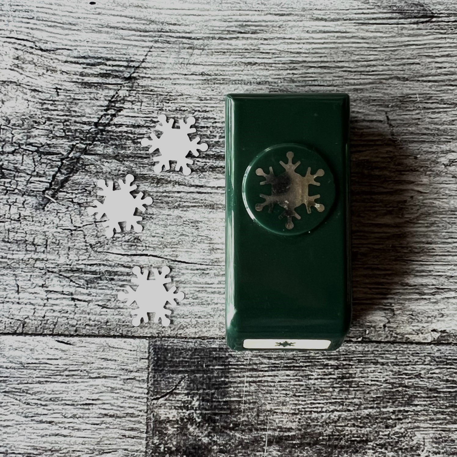 Green Snowflake Mini Pocket Punch - USED - Tessa Scrapbooks