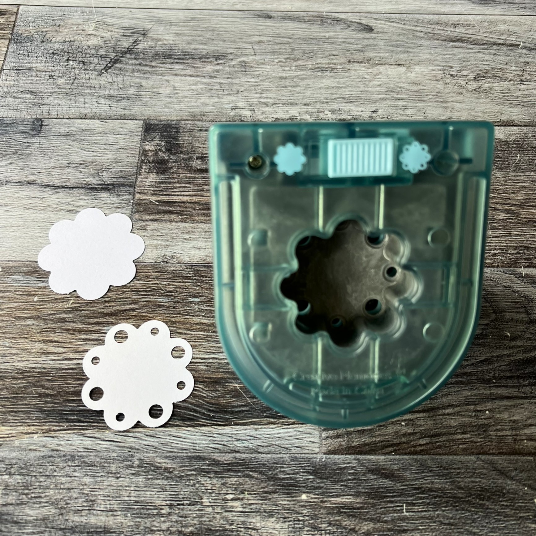 2-Way Scallop Circle Punch by Creative Memories (Used) - Tessa Scrapbooks