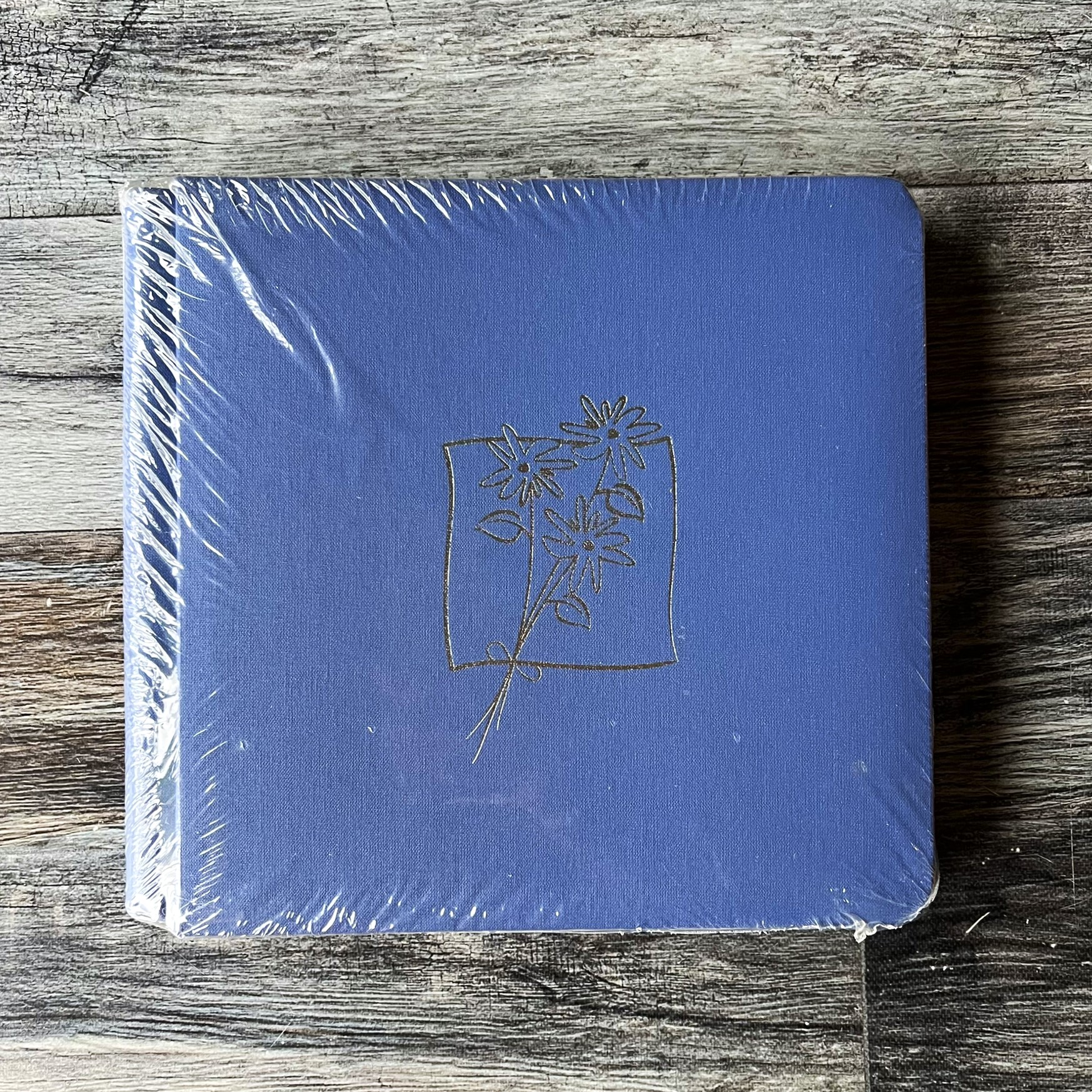 7x7 Blue Flower Daisy Bouquet Album by Creative Memories - Tessa Scrapbooks
